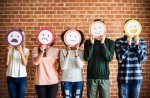 Las 8 emociones básicas, según la rueda de Plutchik - La Mente es ...