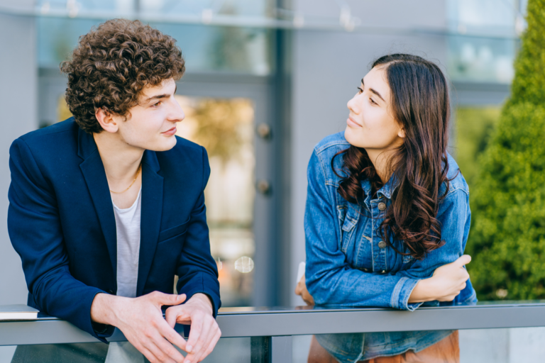¿Qué es la autoobservación y cómo afecta a las relaciones sociales ...