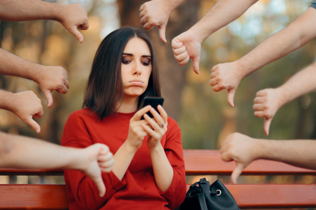 Consejos para afrontar críticas y hate en las redes sociales
